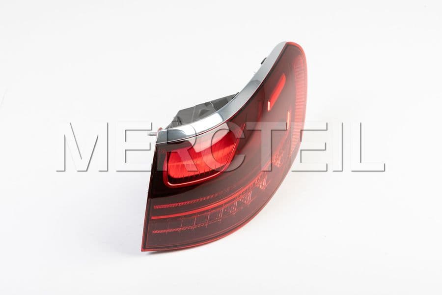 Buy the spare part Mercedes-Benz A1679067610 rear lamp combination