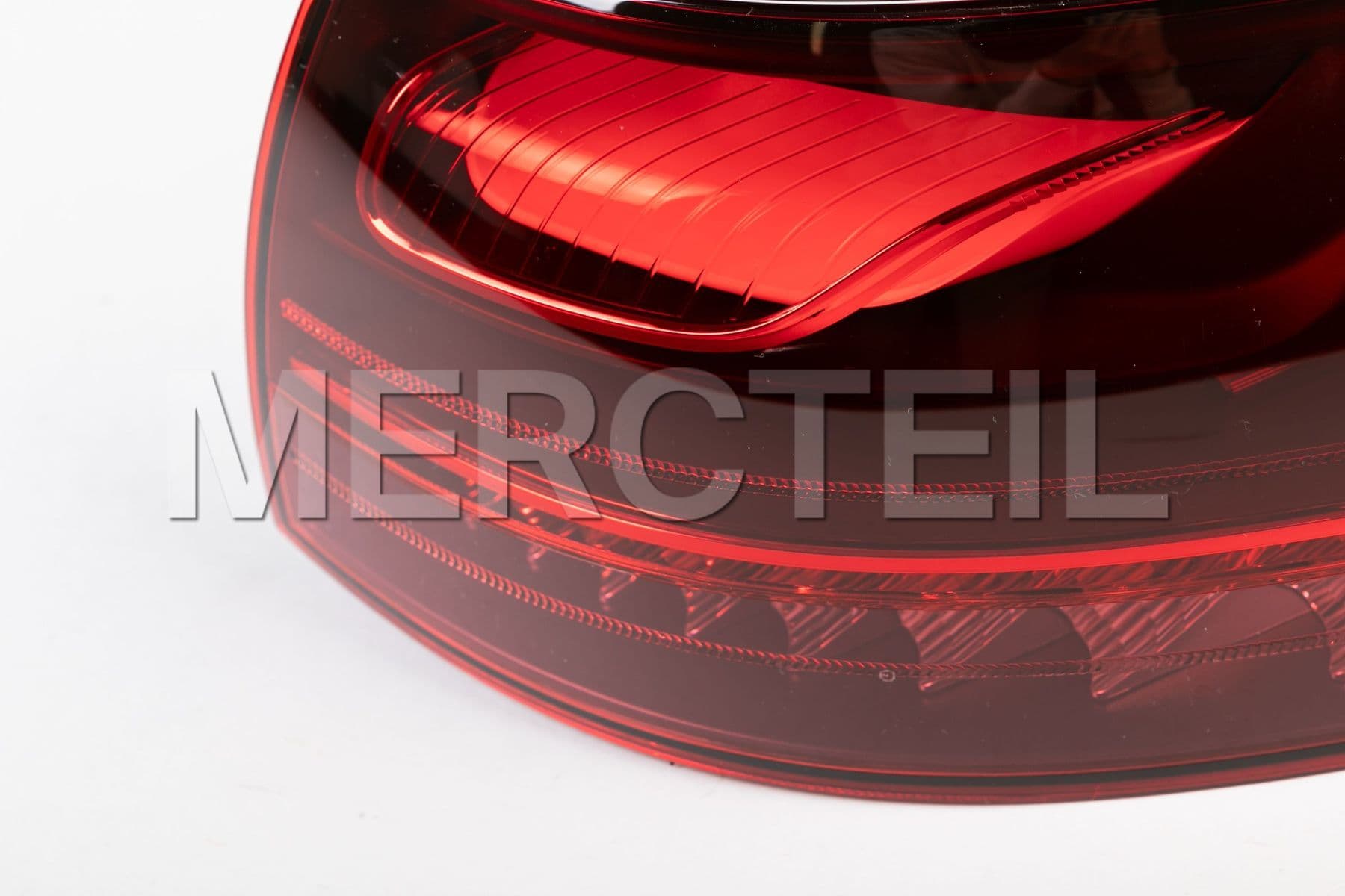Buy the spare part Mercedes-Benz A1679067610 rear lamp combination