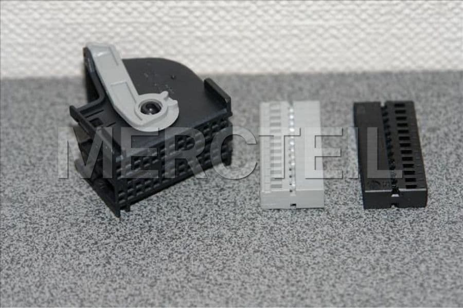 Buy the spare part Mercedes-Benz A1685450828 plug housing