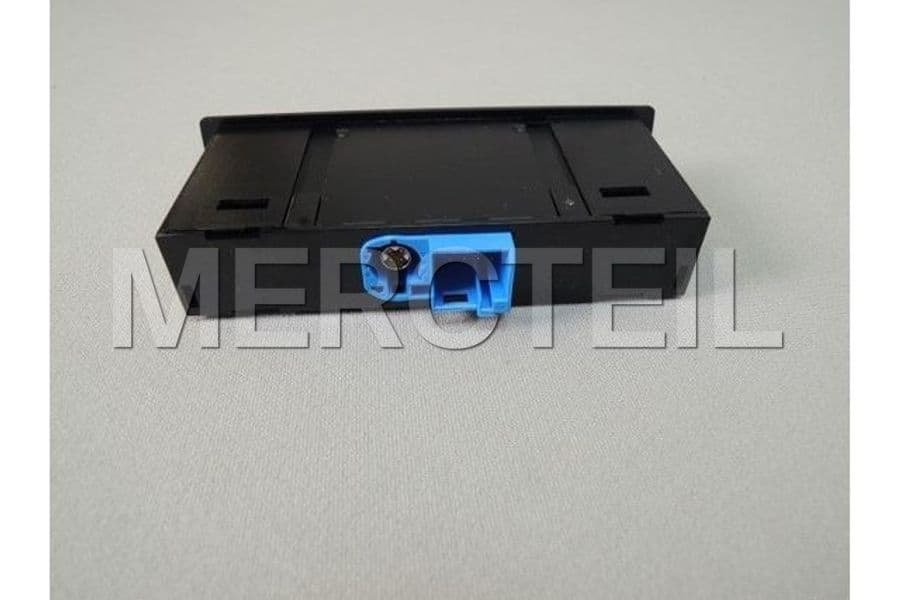 Buy the spare part Mercedes-Benz A1728202000 connection unit