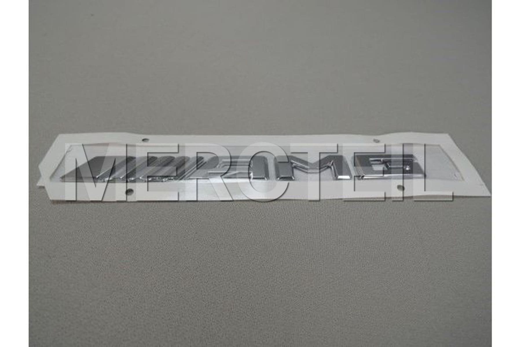 Buy the spare part Mercedes-Benz A1768173000 model plate