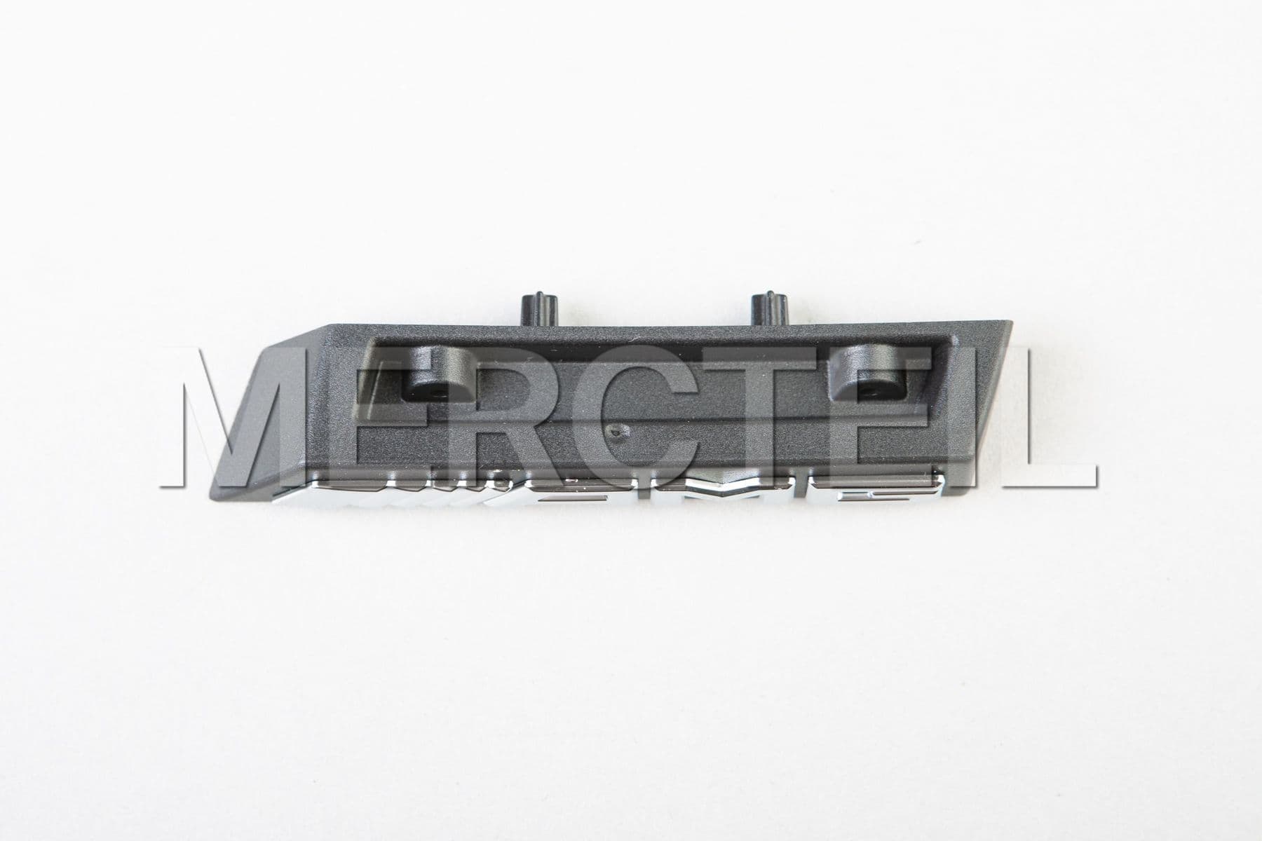 Buy the spare part Mercedes-Benz A1768173500 model plate