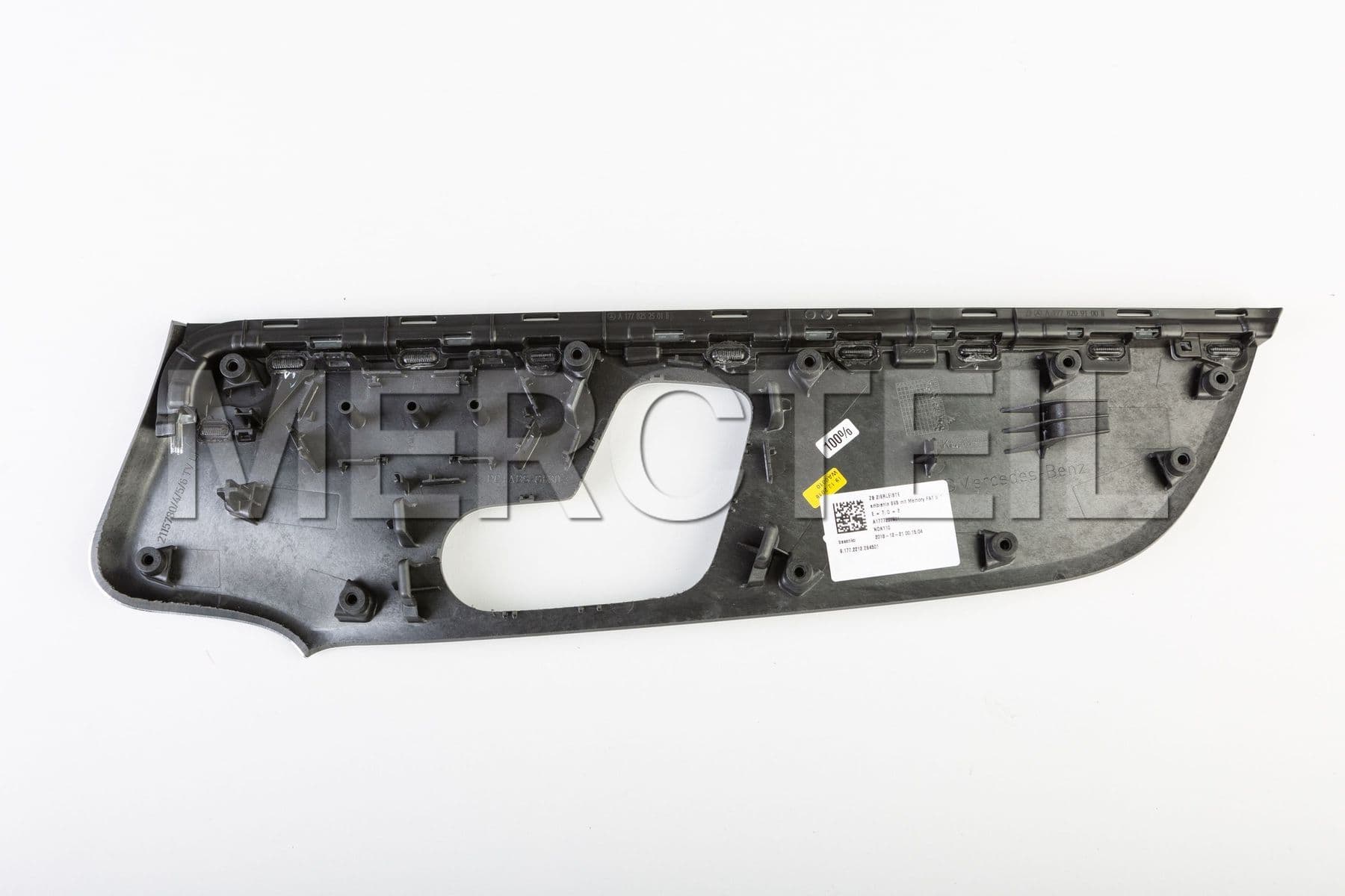 Buy the spare part Mercedes-Benz A1777207901 ornamental molding