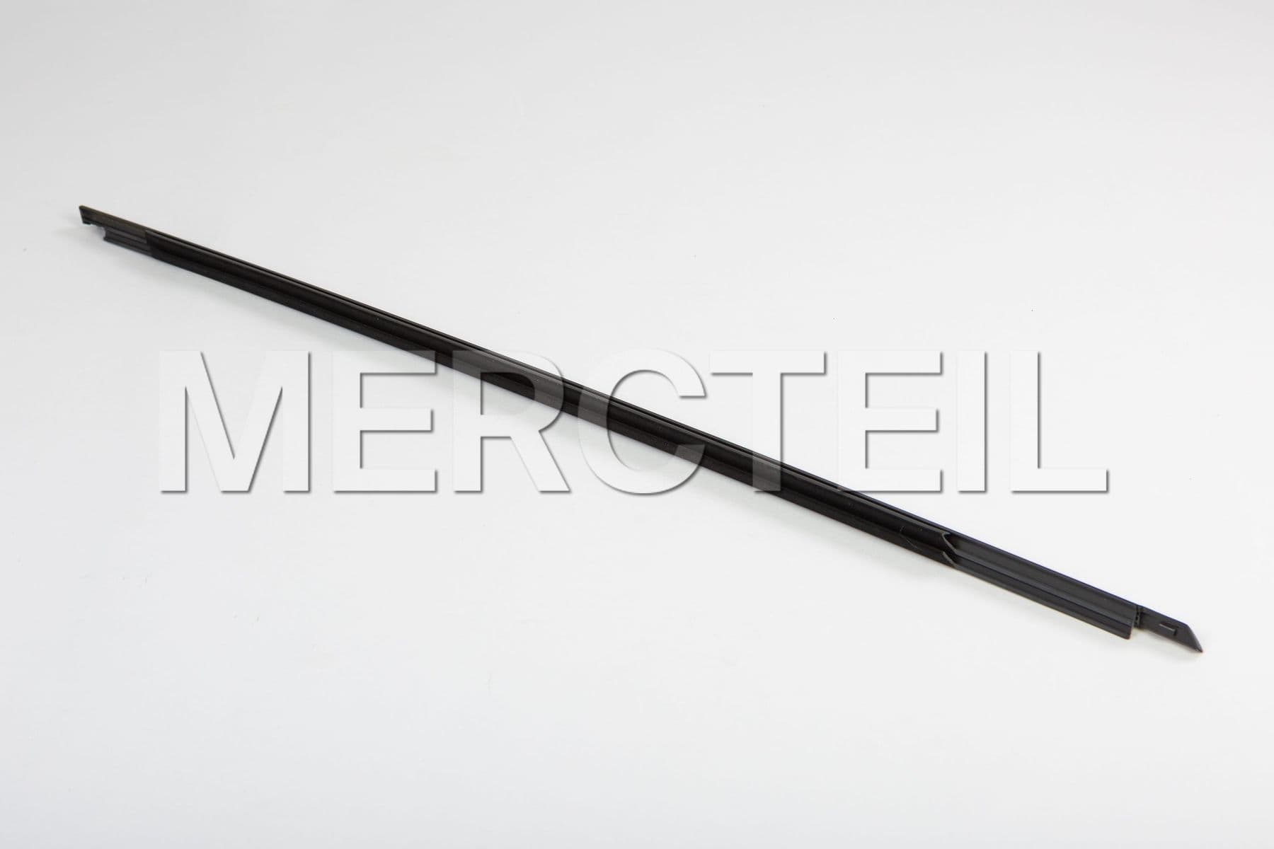 Buy the spare part Mercedes-Benz A1777254300 sealing rail