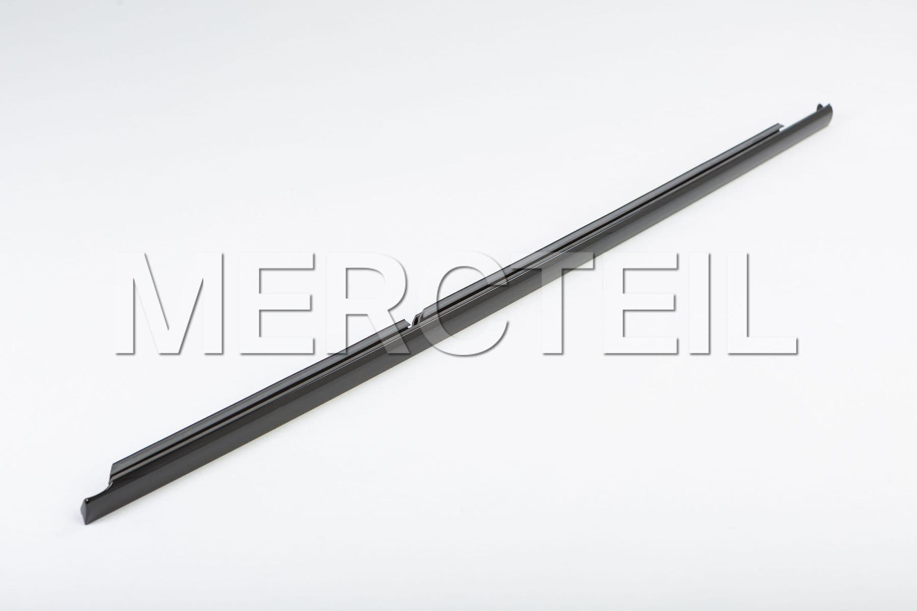 Buy the spare part Mercedes-Benz A1777354200 sealing rail