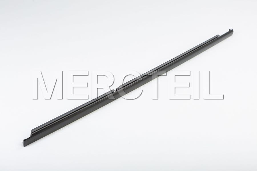 Buy the spare part Mercedes-Benz A1777354200 sealing rail