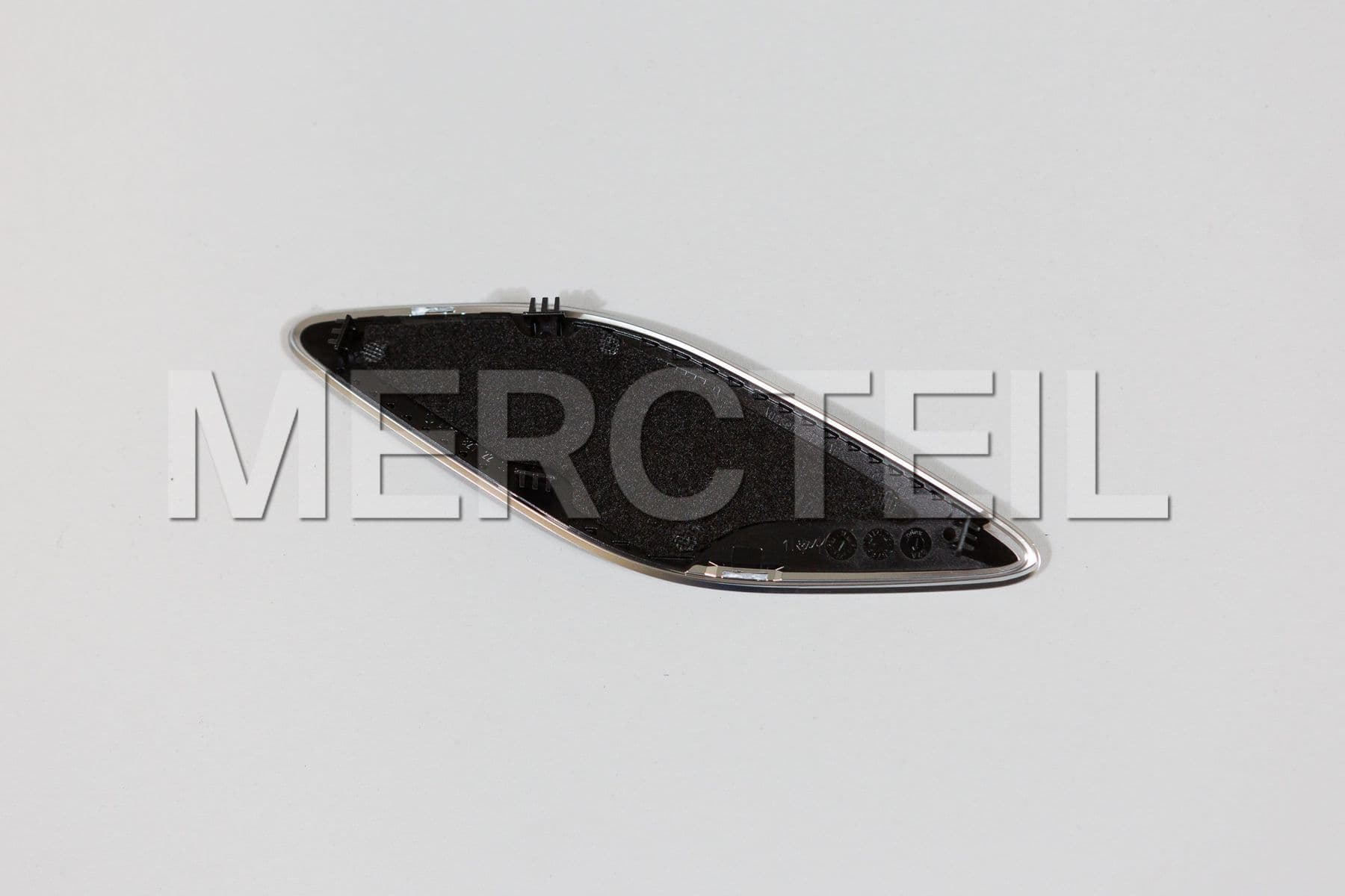 Buy the spare part Mercedes-Benz A17782722009051 cover grill f loudspeaker
