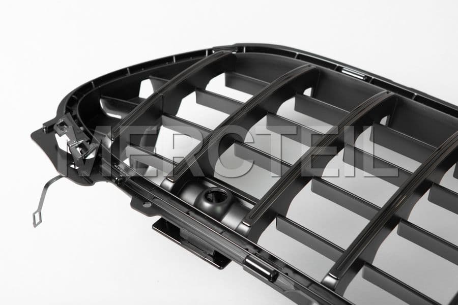 Buy the spare part Mercedes-Benz A1778808605 radiator grille
