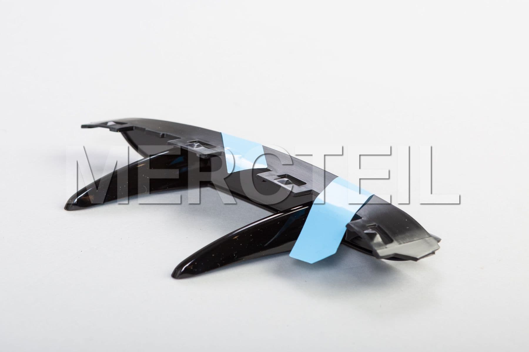 Buy the spare part Mercedes-Benz A1778830300 bracket