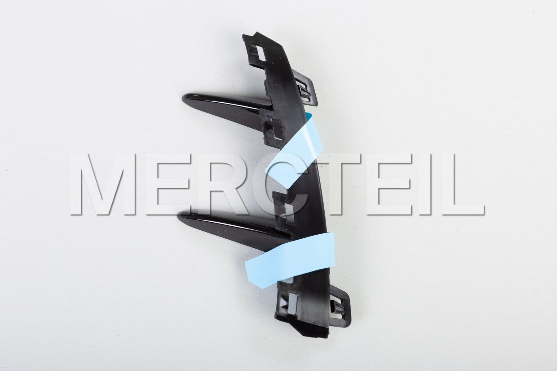 Buy the spare part Mercedes-Benz A1778830300 bracket