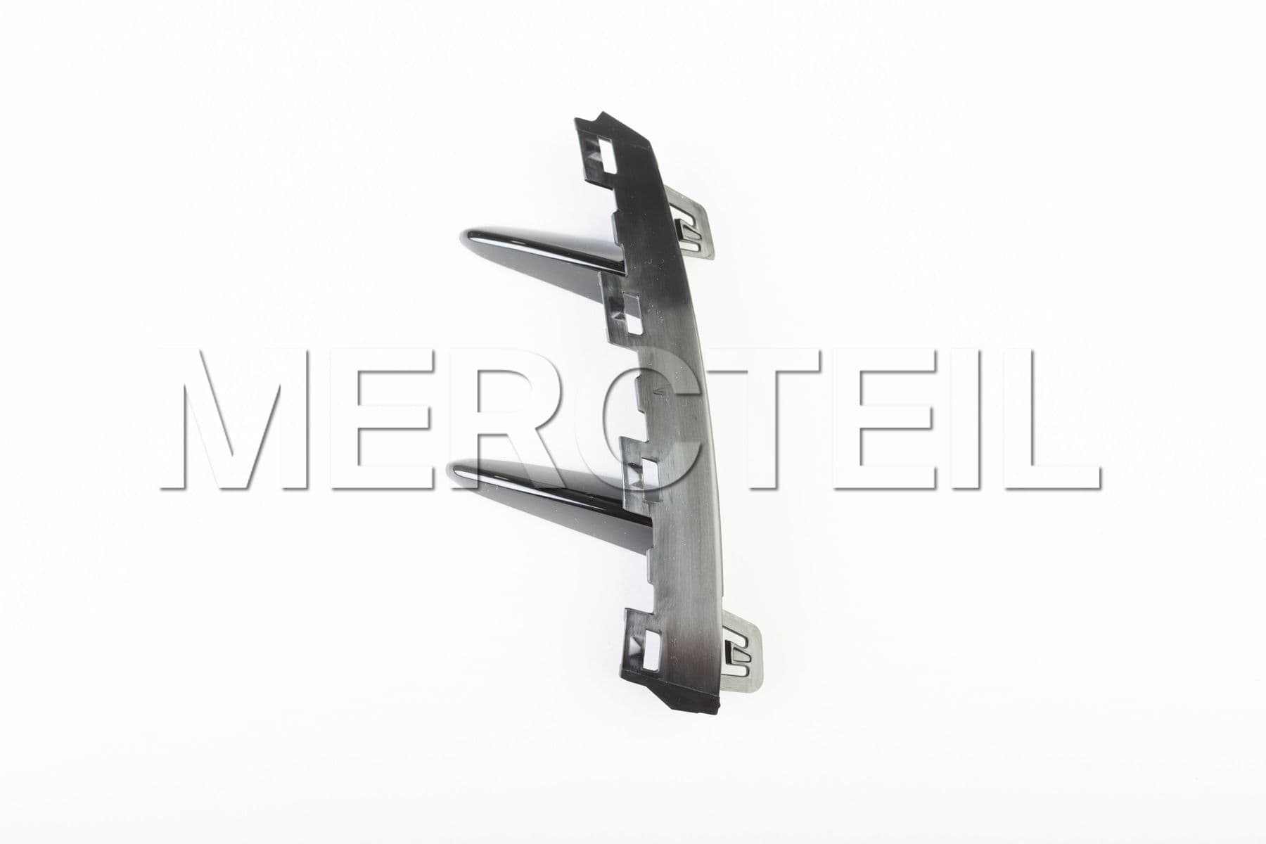 Buy the spare part Mercedes-Benz A1778830600 bracket