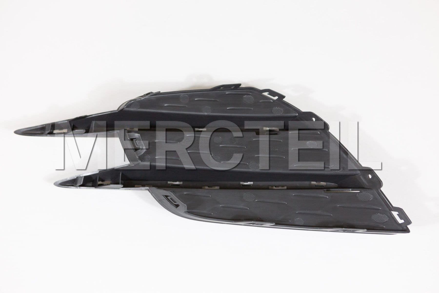 Buy the spare part Mercedes-Benz A1778858600 cover bumper area