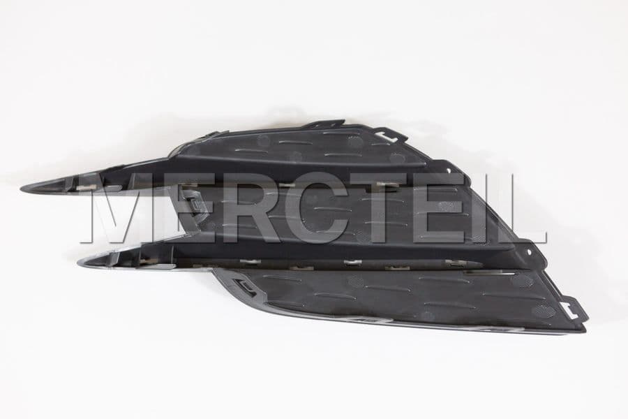 Buy the spare part Mercedes-Benz A1778858600 cover bumper area
