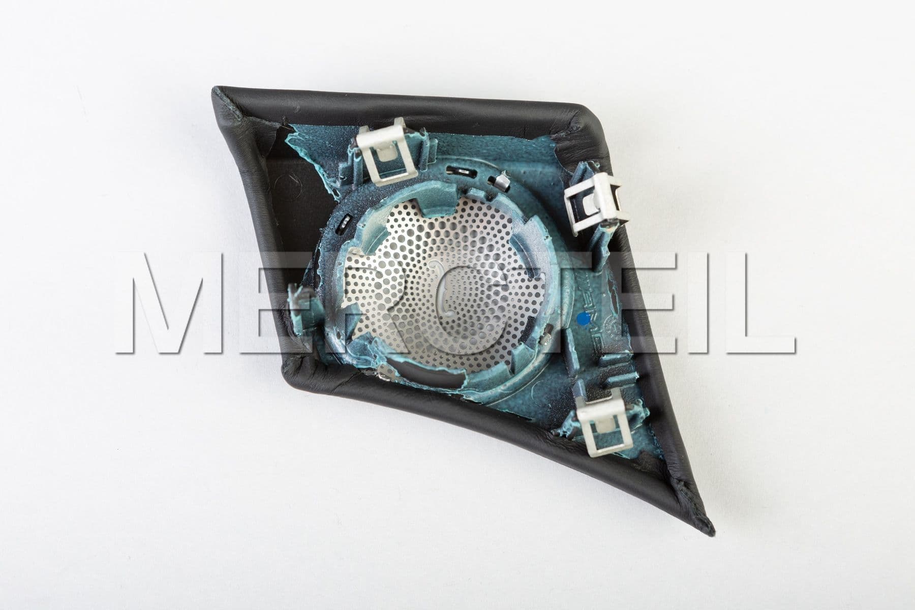 Buy the spare part Mercedes-Benz A19068002899E38 cover