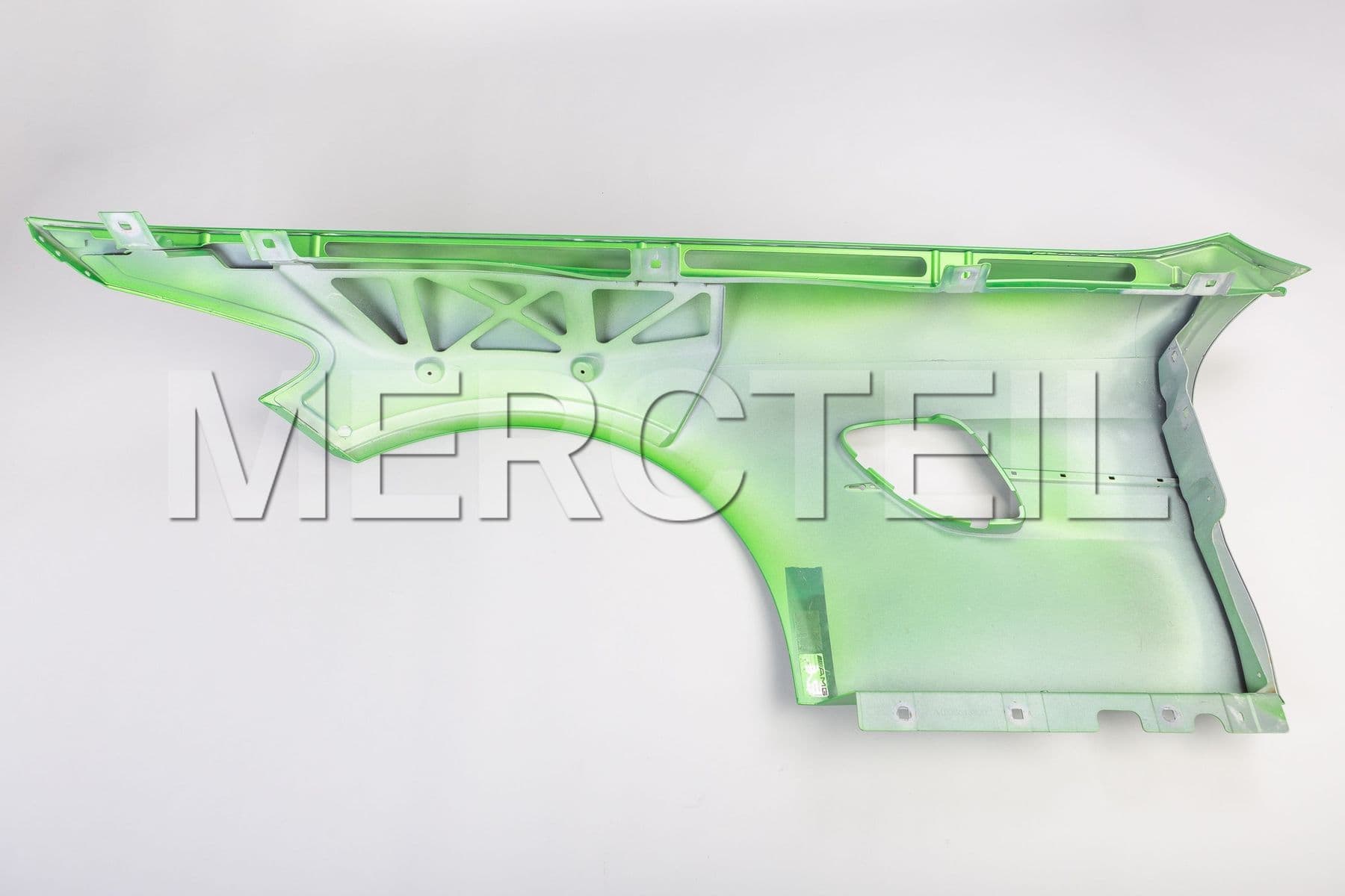 Buy the spare part Mercedes-Benz A19088032017245 front fender