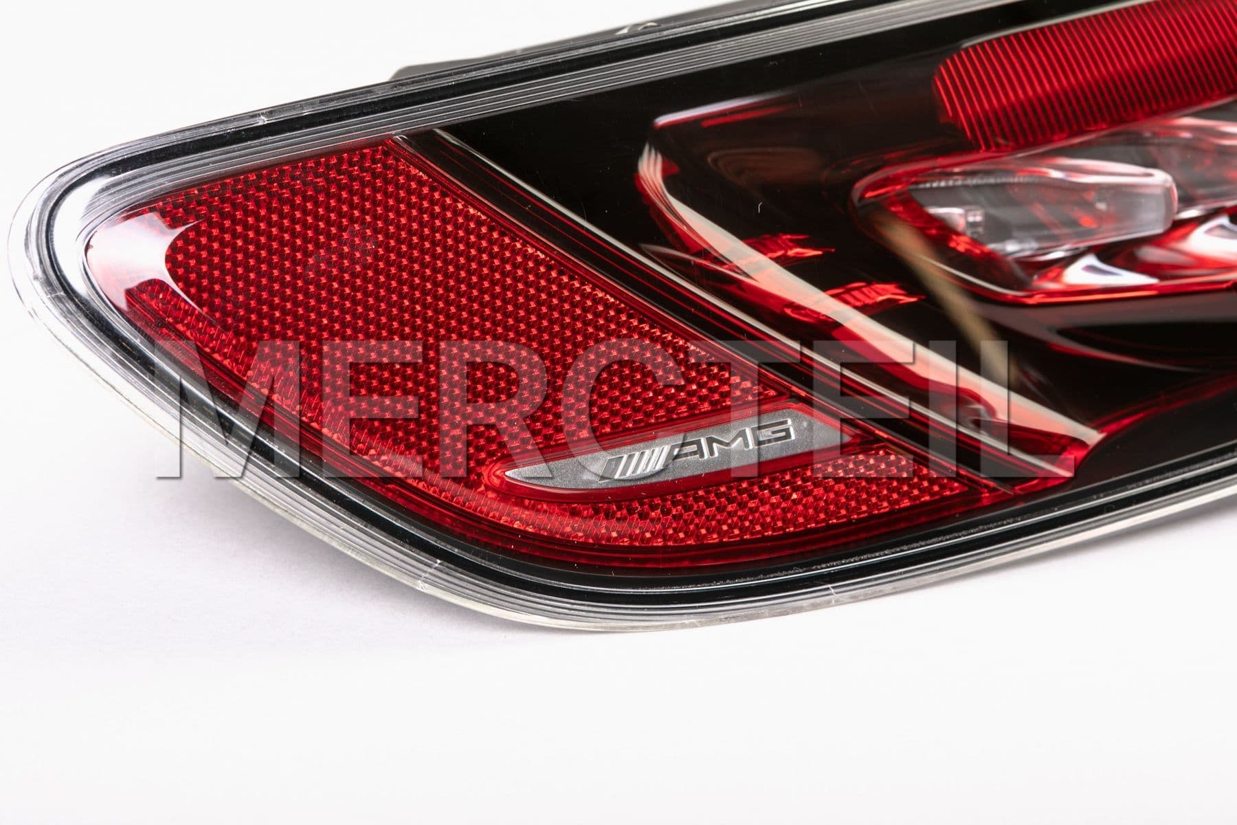 Buy the spare part Mercedes-Benz A1909061501 rear lamp combination