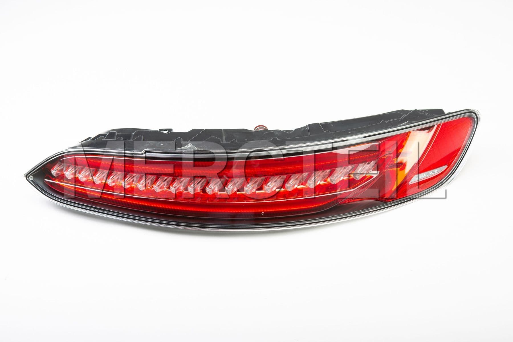 Buy the spare part Mercedes-Benz A1909064700 rear lamp combination