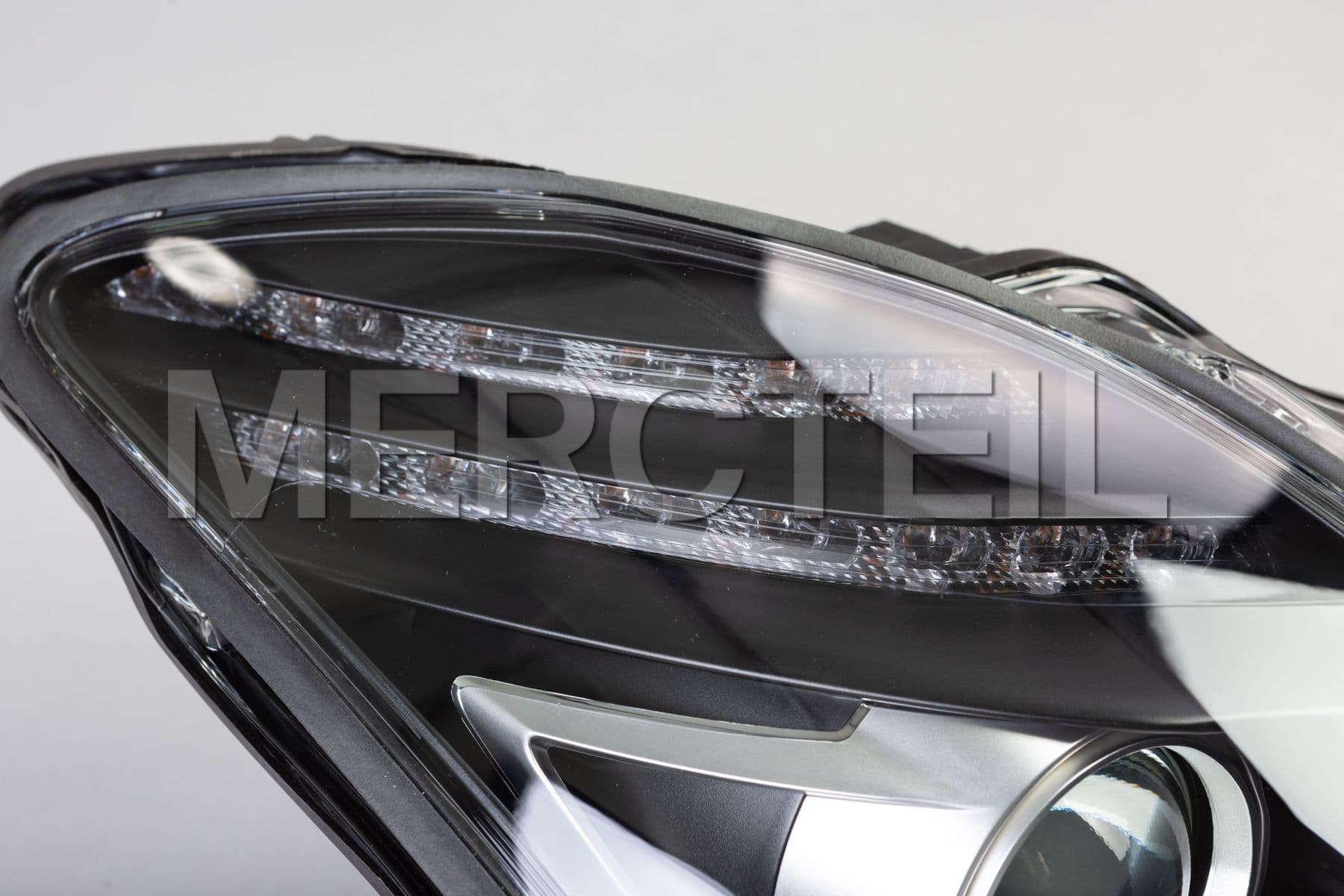 Buy the spare part Mercedes-Benz A1978203661 headlamp unit