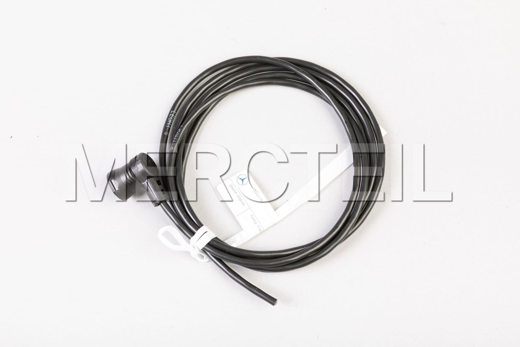 Buy the spare part Mercedes-Benz A2025406081 plug socket