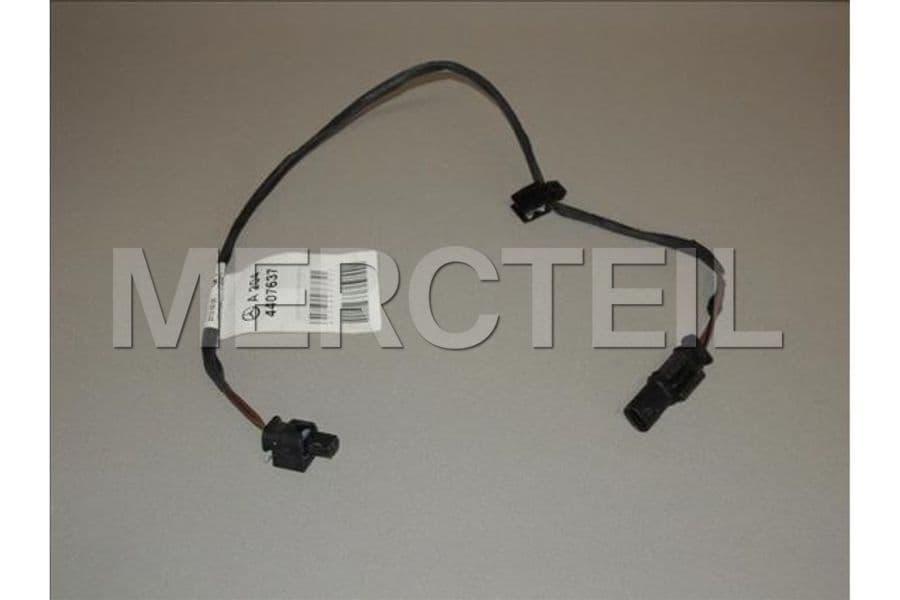Buy the spare part Mercedes-Benz A2044407637 electrical wiring harness