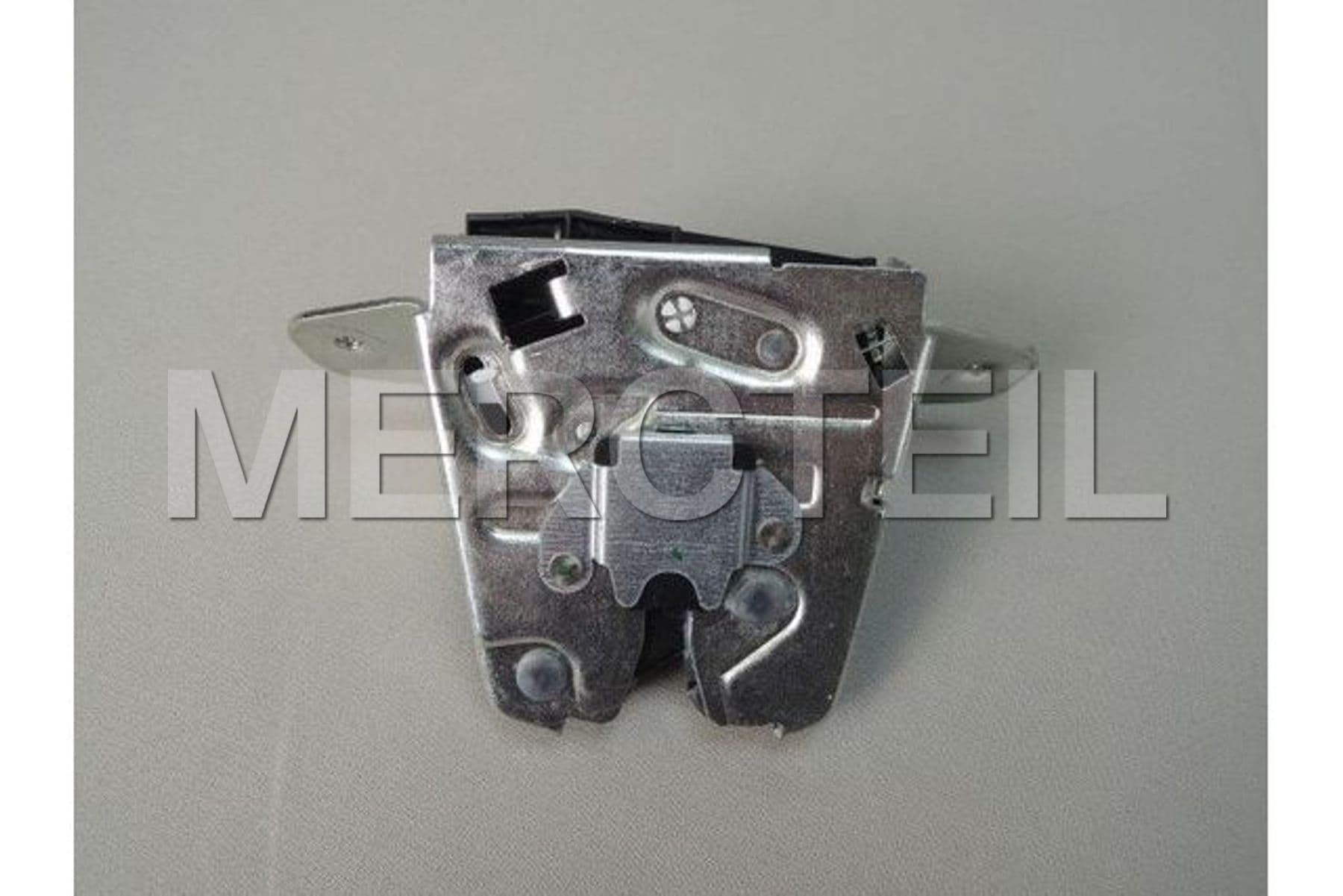 Buy the spare part Mercedes-Benz A2047401300 door lock