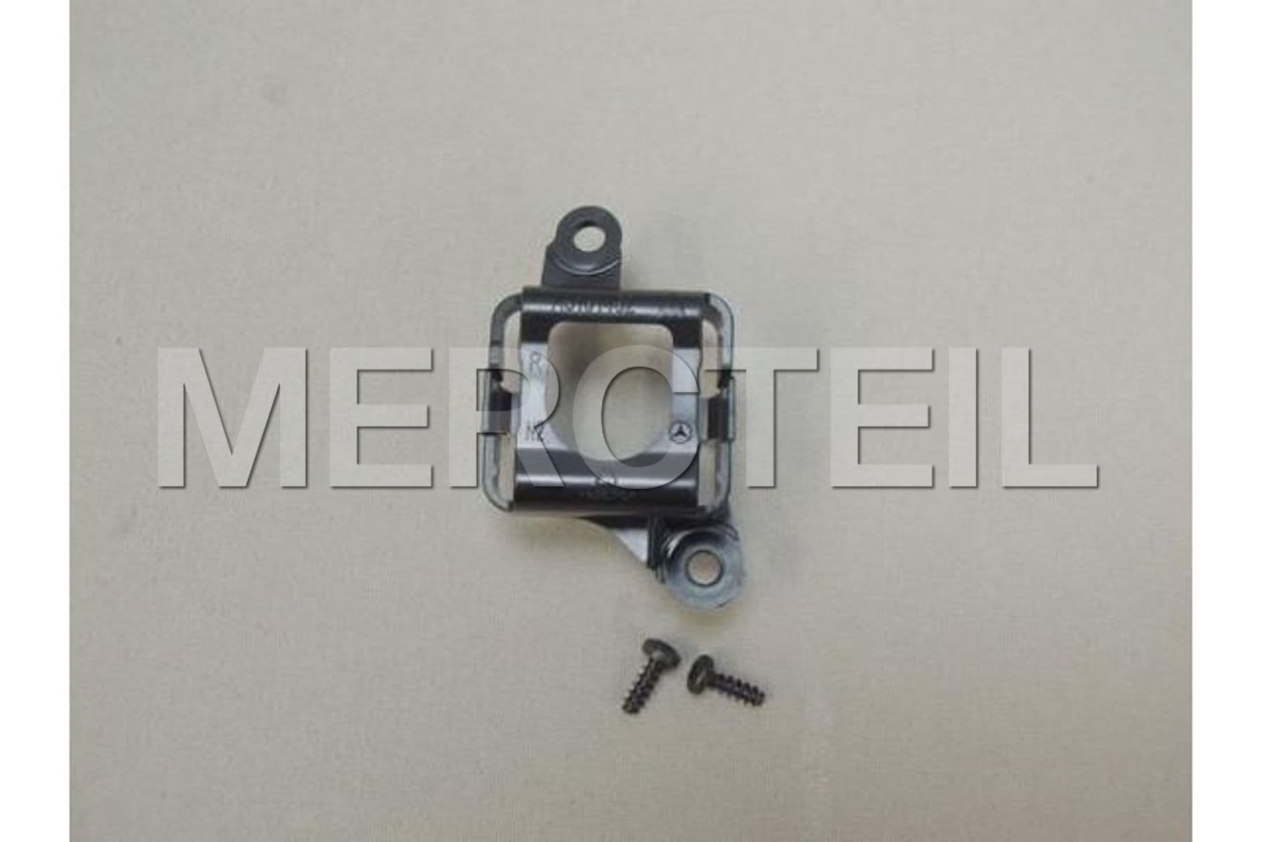 Buy the spare part Mercedes-Benz A2048110214 bracket