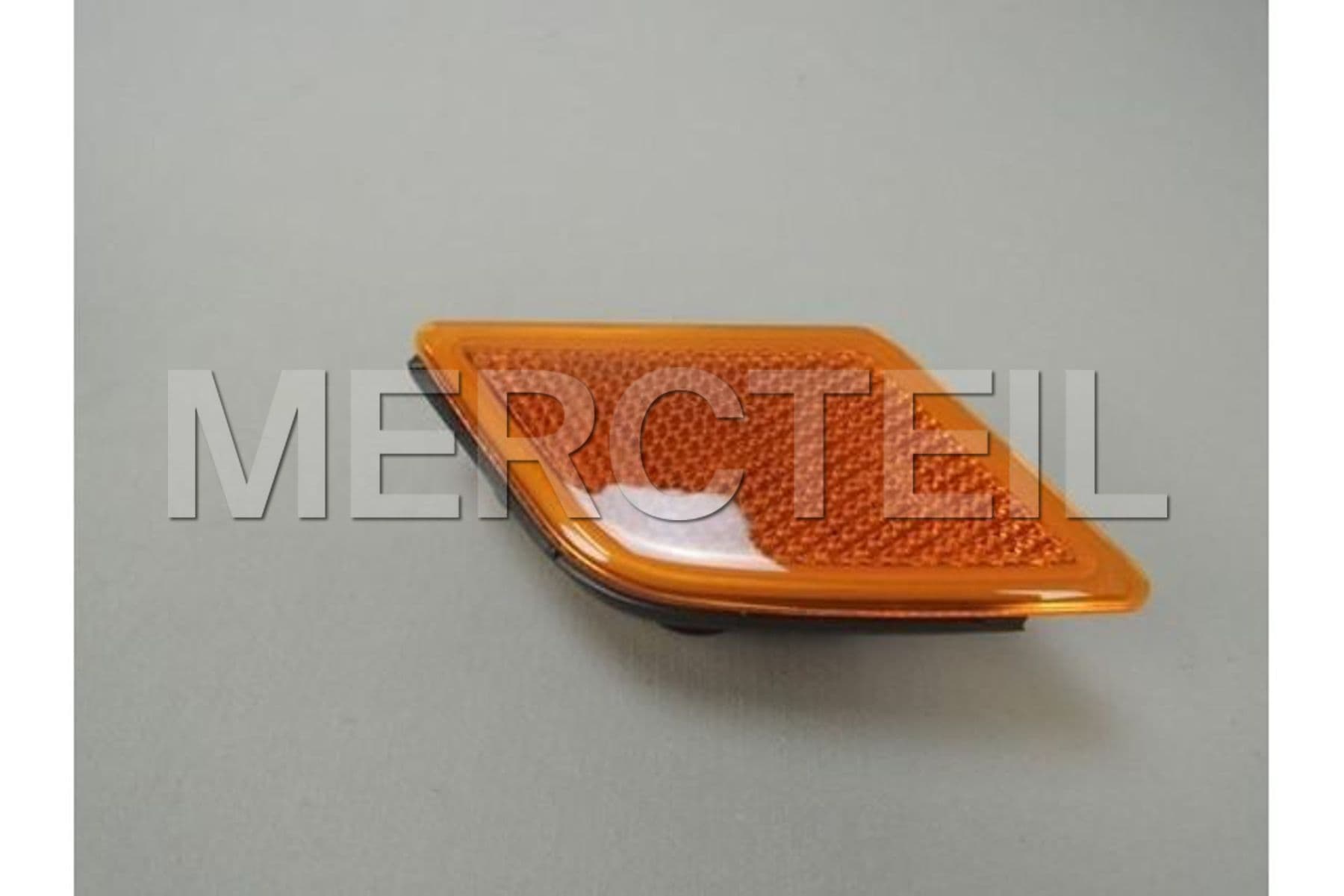 Buy the spare part Mercedes-Benz A2048200121 exterior lamp
