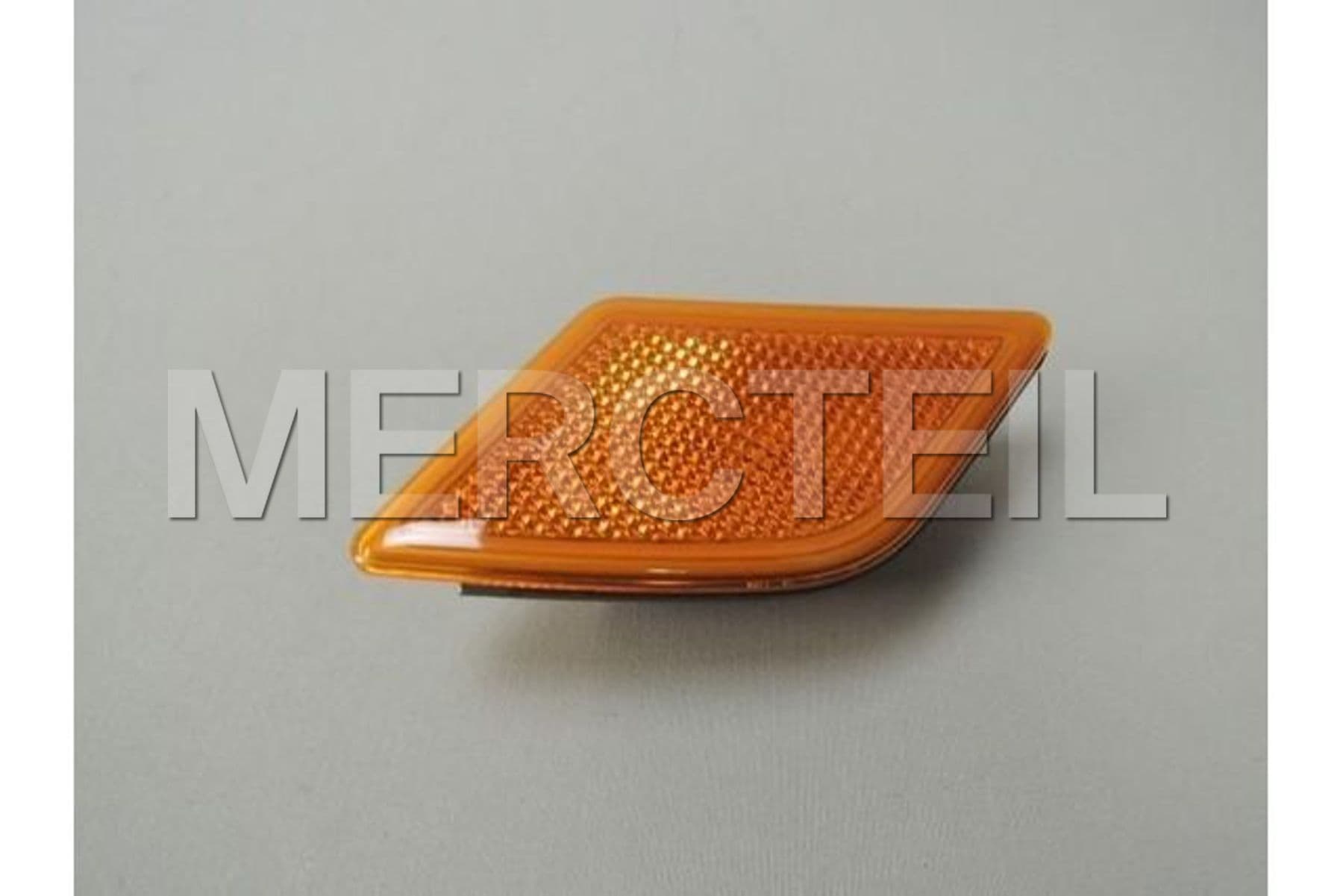 Buy the spare part Mercedes-Benz A2048200221 exterior lamp