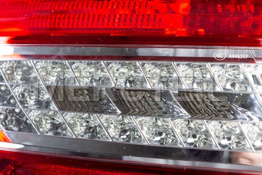 Buy the spare part Mercedes-Benz A2048201964 schlussleuchte