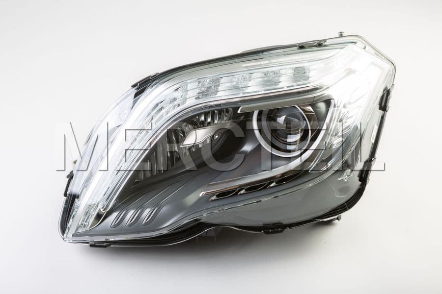 Buy the spare part Mercedes-Benz A2048202339 headlamp unit