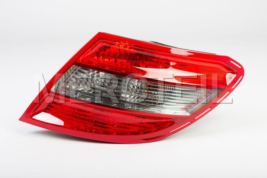 Buy the spare part Mercedes-Benz A2048203064 tail lamp