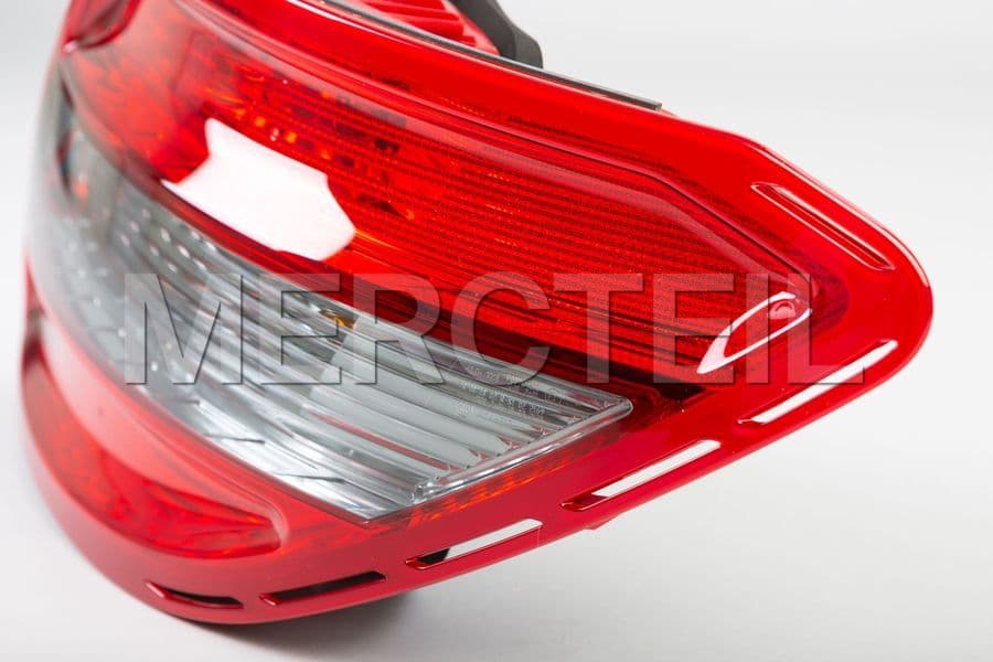 Buy the spare part Mercedes-Benz A2048203064 tail lamp