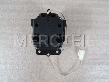 Buy the spare part Mercedes-Benz A2048700779 push button switch
