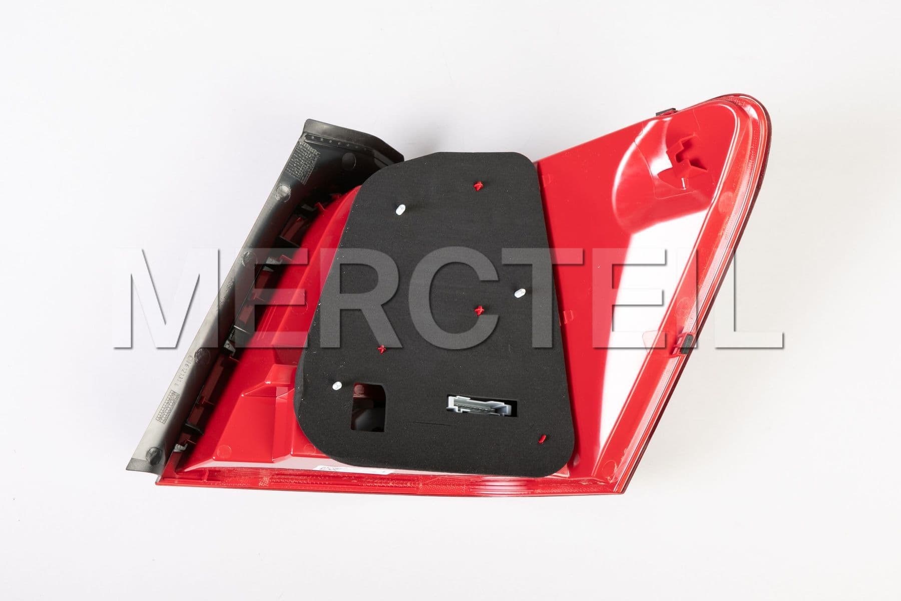 Buy the spare part Mercedes-Benz A204906580364 rear lamp combination