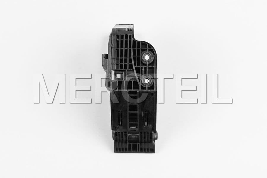 Buy the spare part Mercedes-Benz A2053000104 accelerator pedal module