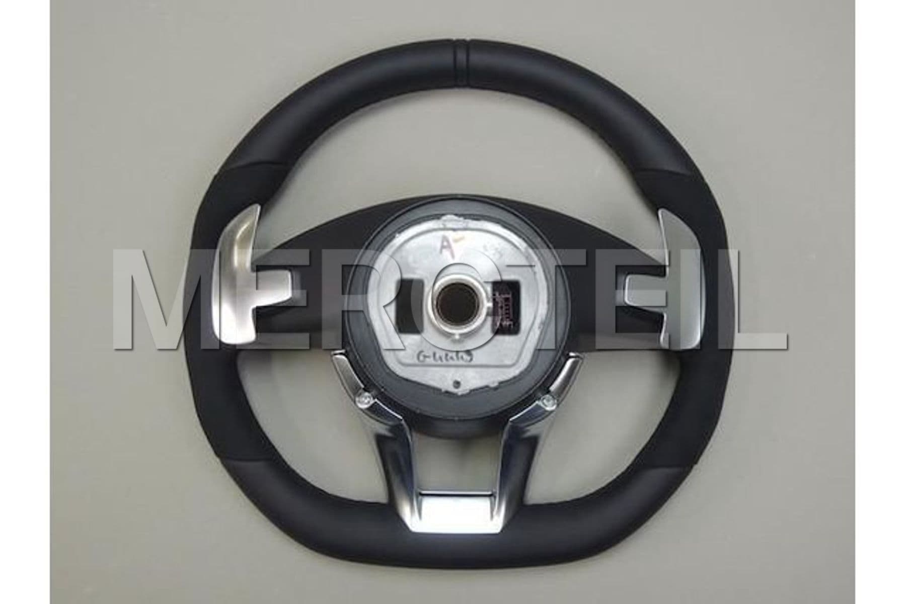 Buy the spare part Mercedes-Benz A20546026039E38 steering wheel