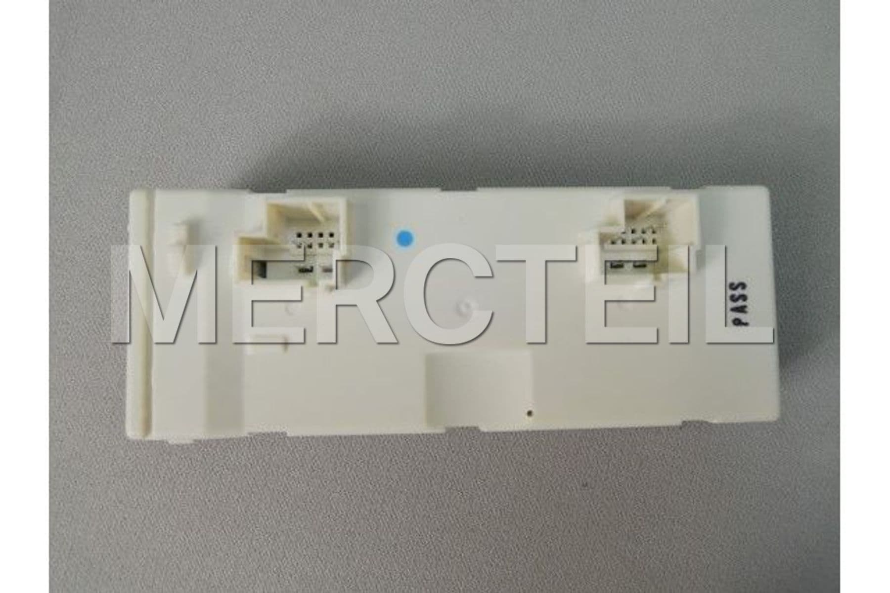 Buy the spare part Mercedes-Benz A2059007218 control unit