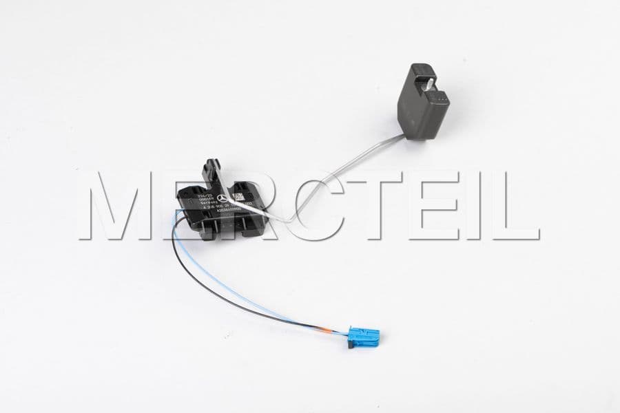 Buy the spare part Mercedes-Benz A2059052910 fill level sensor