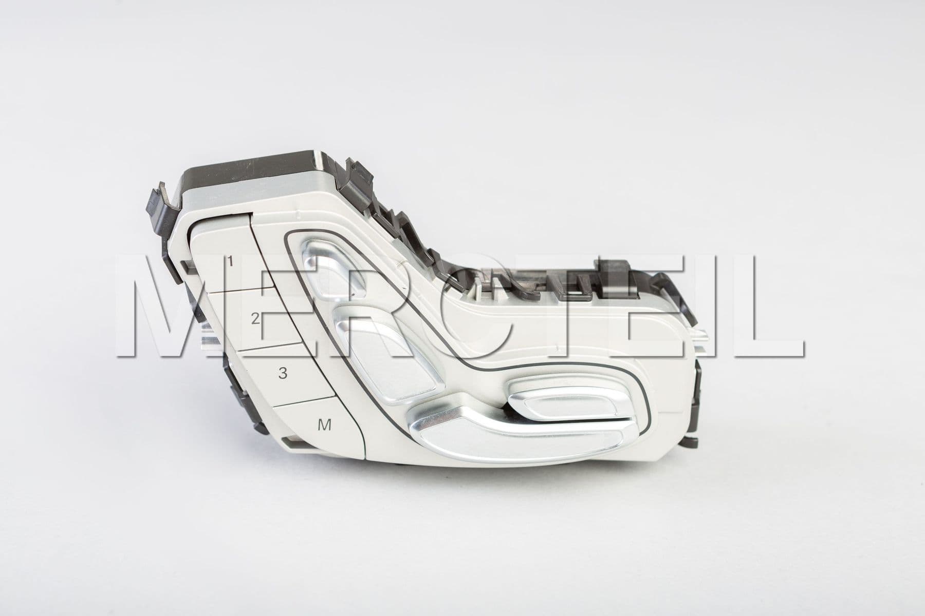 Buy the spare part Mercedes-Benz A20590566517N49 switch block