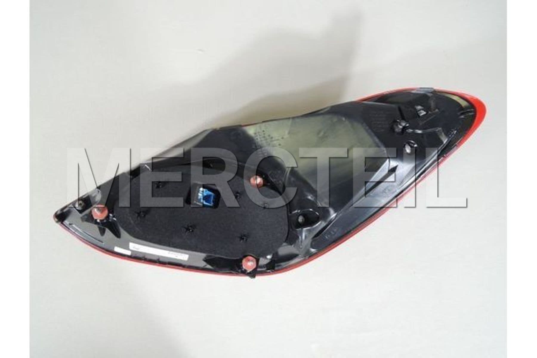 Buy the spare part Mercedes-Benz A2059064703 rear lamp combination