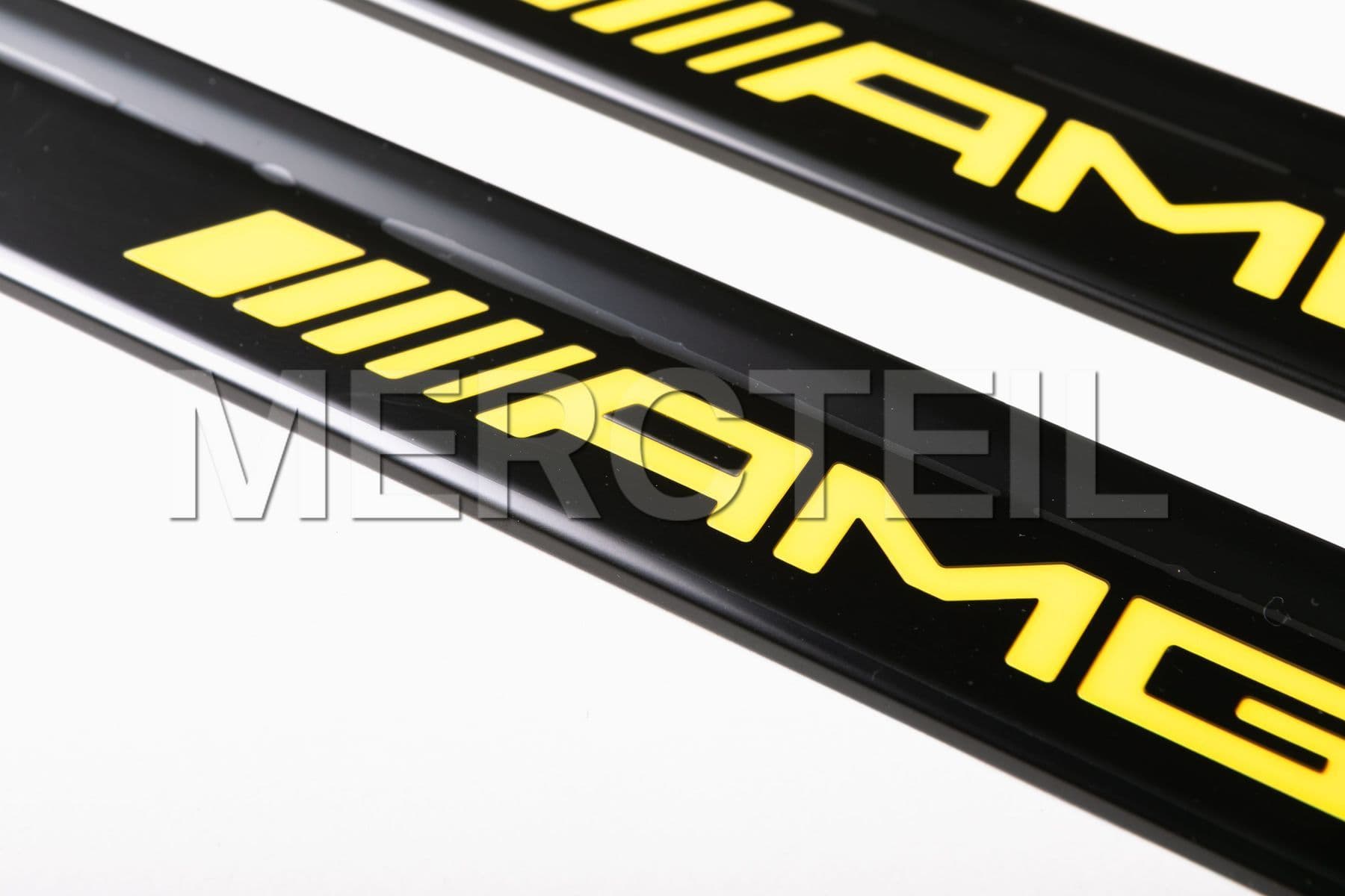 Buy the spare part Mercedes-Benz A2066805005 cover rail