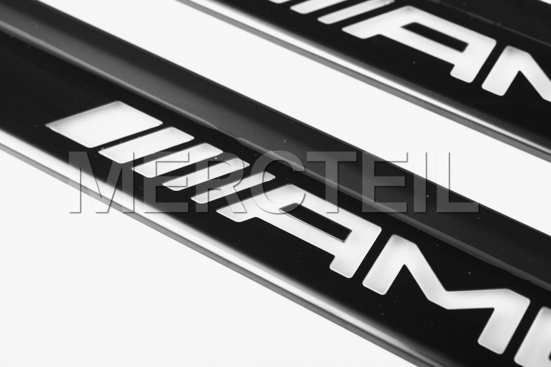 Buy the spare part Mercedes-Benz A2066805405 cover rail