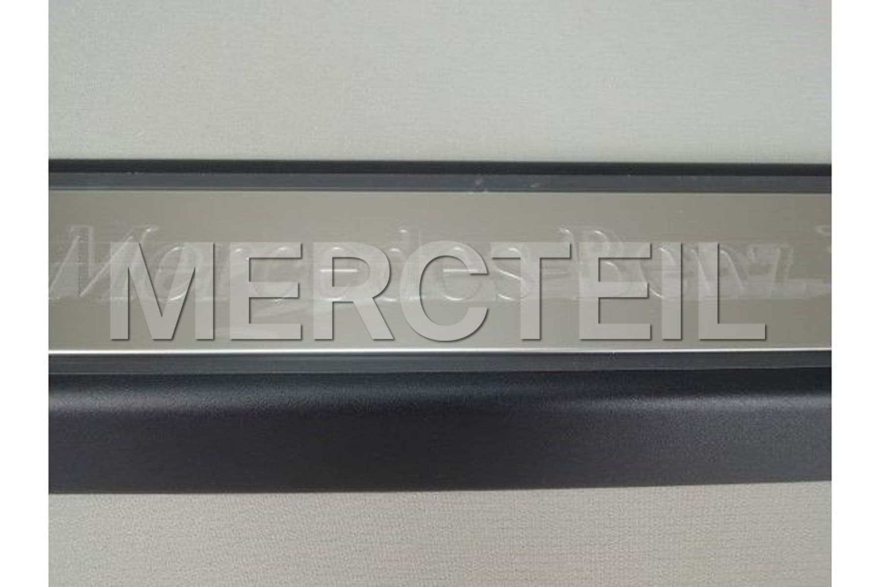 Buy the spare part Mercedes-Benz A20768002359051 rail