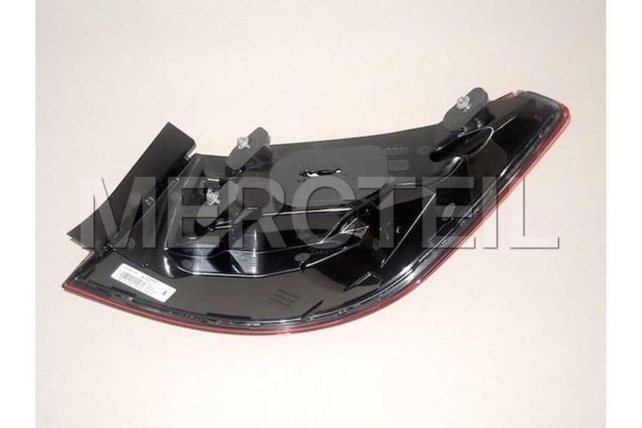 Buy the spare part Mercedes-Benz A2079063300 rear lamp combination