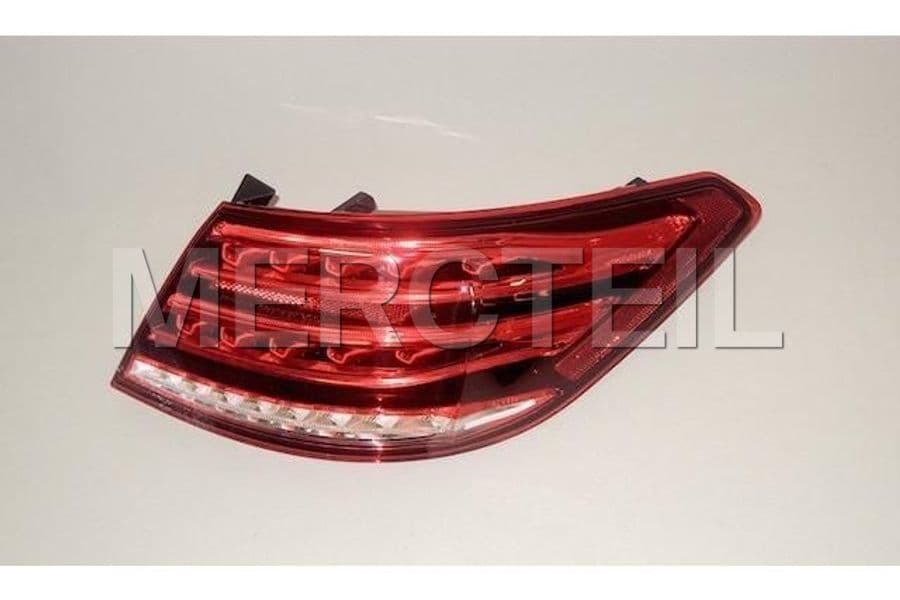 Buy the spare part Mercedes-Benz A2079063400 rear lamp combination