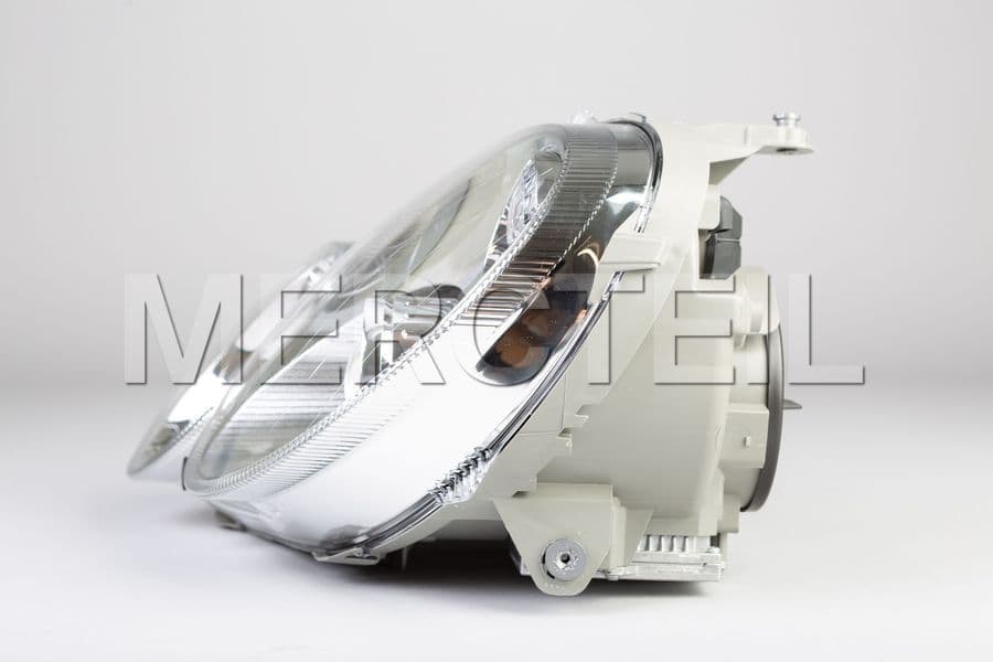Buy the spare part Mercedes-Benz A2098203761 lighting unit