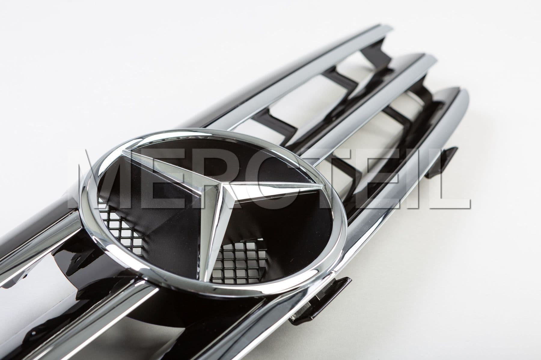 Buy the spare part Mercedes-Benz A20988001239040 radiator grille shell