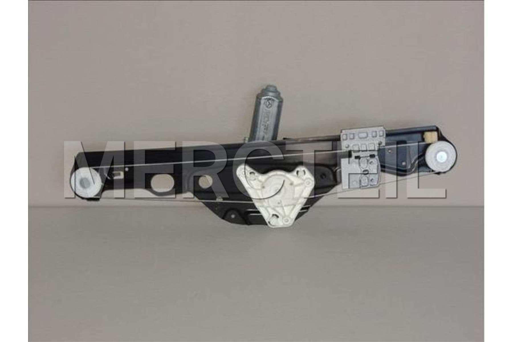 Buy the spare part Mercedes-Benz A2117300346 window regulator