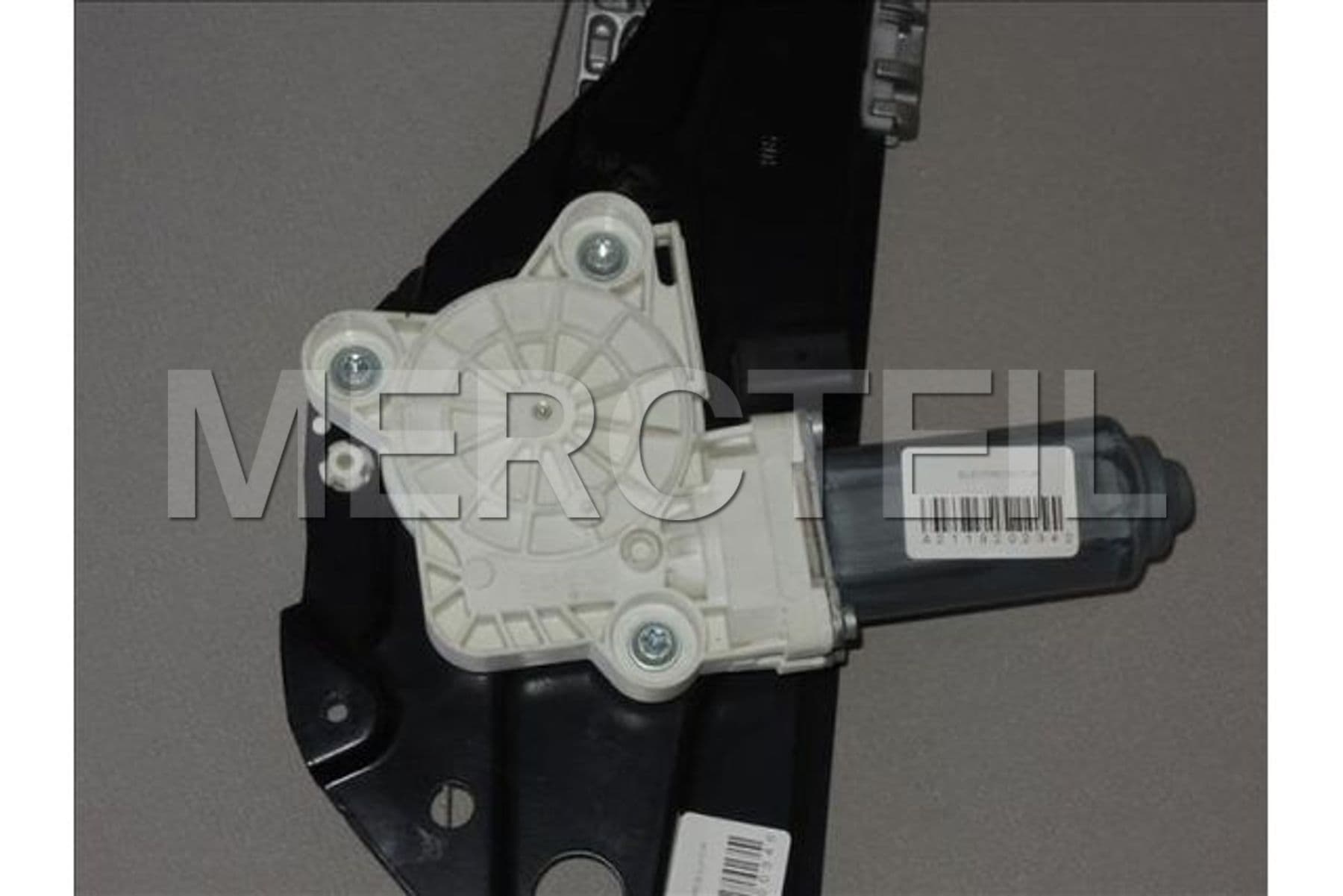 Buy the spare part Mercedes-Benz A2118202342 electric motor