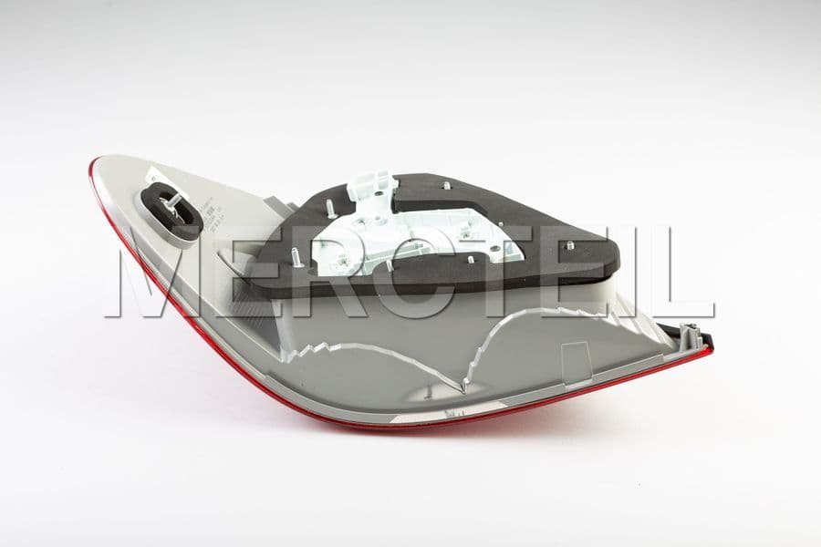 Buy the spare part Mercedes-Benz A2118202464 tail lamp